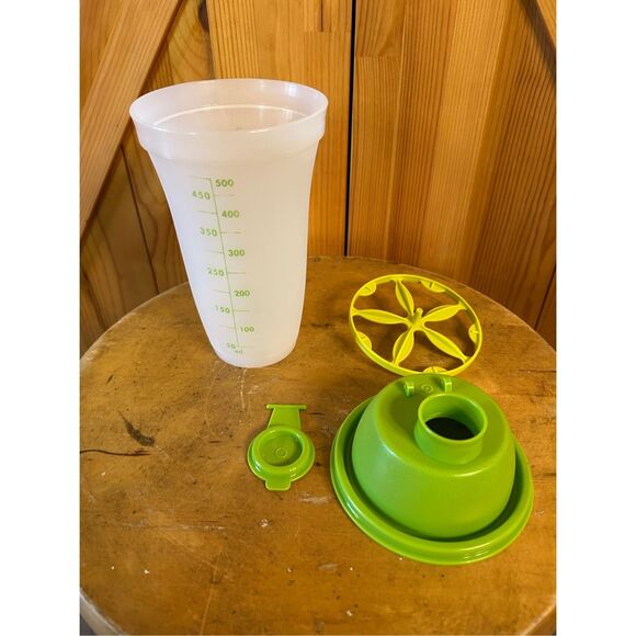 Tupperware | Kitchen | Tupperware Quick Shake Container Classic 2c 6oz ...